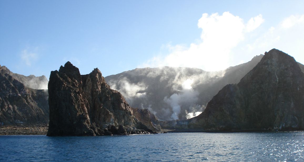 New Zealand Package Tours & Holidays | Kiwi Travel NZ - White Island Tour